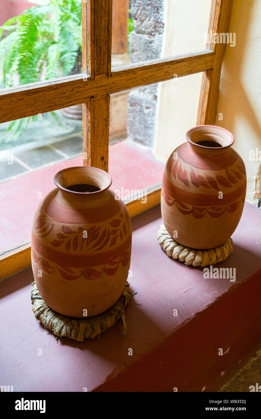 Purepecha pottery hi-res stock photography and images - Alamy
