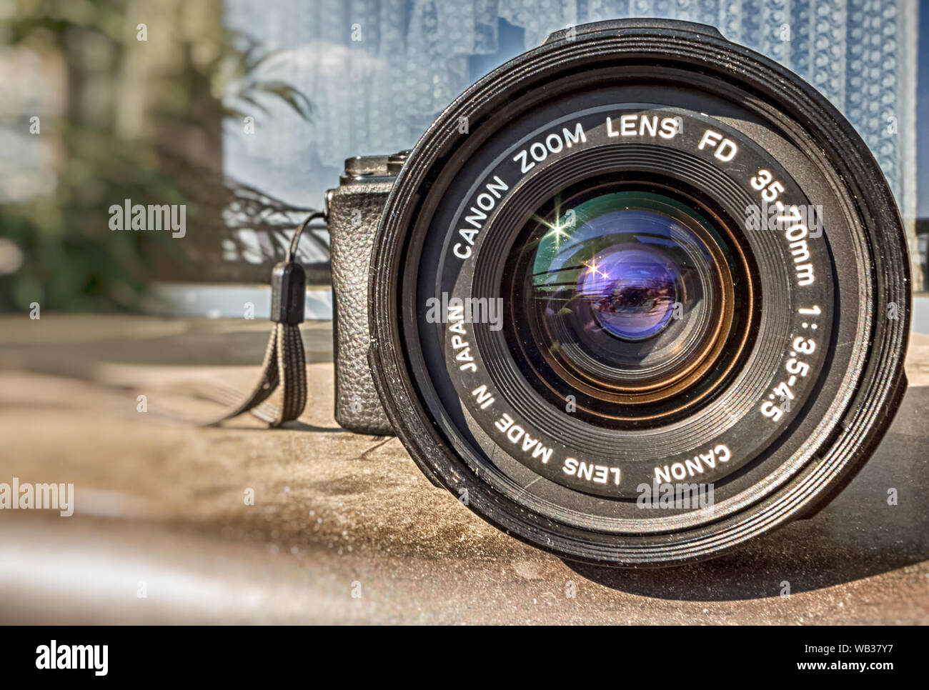 Zoom range hi-res stock photography and images - Alamy