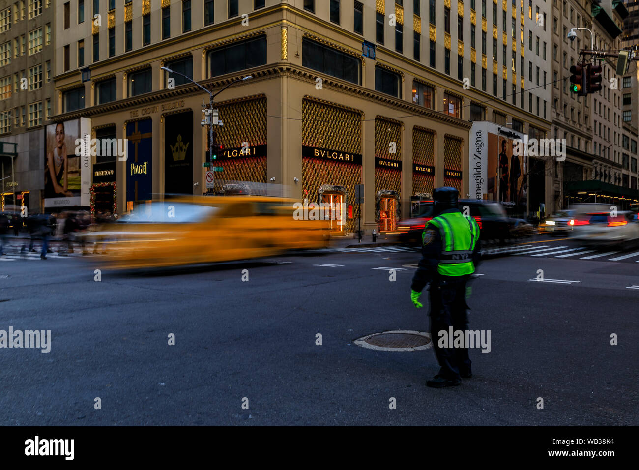 Traffic cop at intersection in new york hi-res stock photography and ...