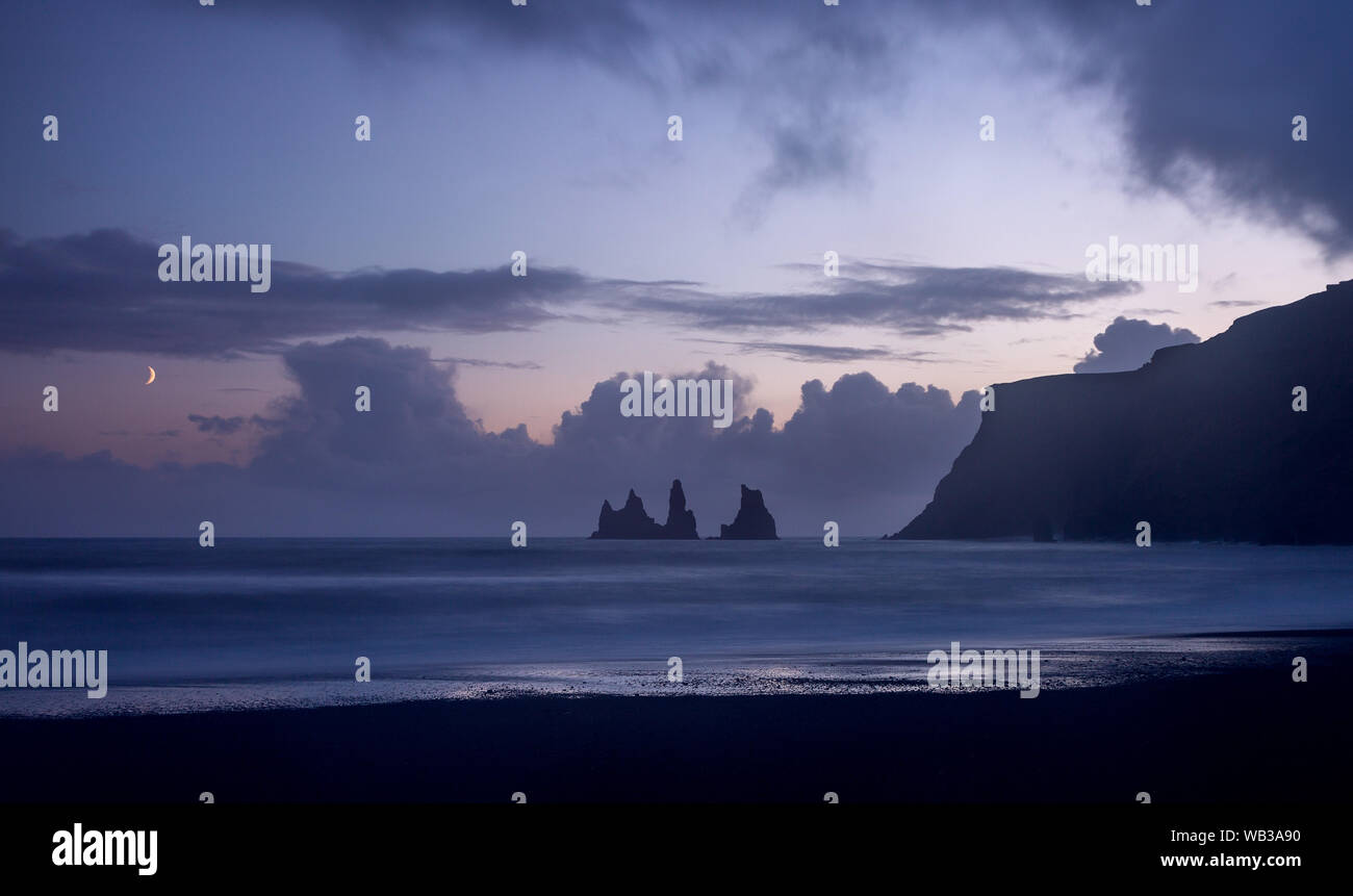 Iceland sea stacks hi-res stock photography and images - Alamy