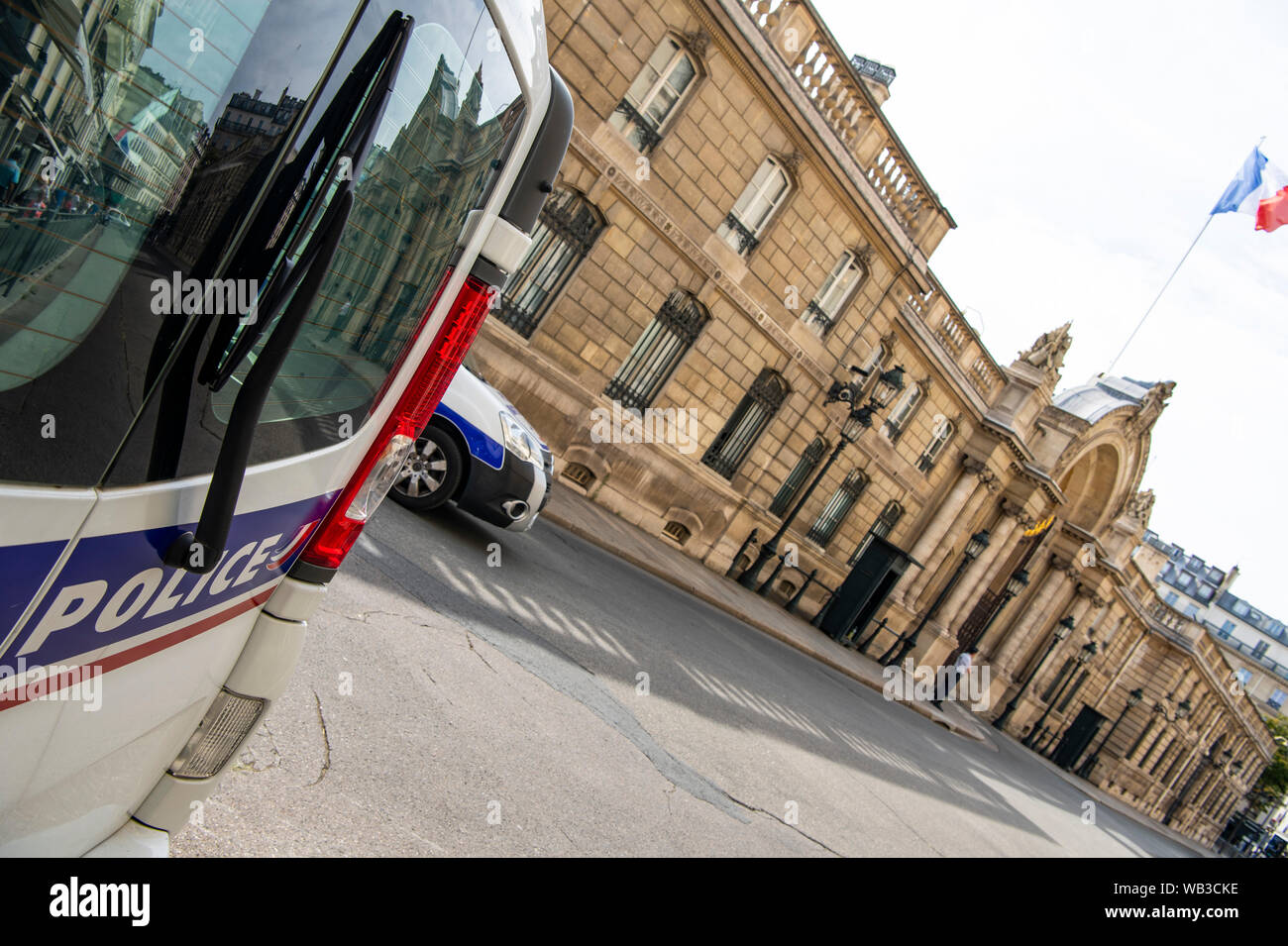 Elysee palace macron head hi-res stock photography and images - Alamy