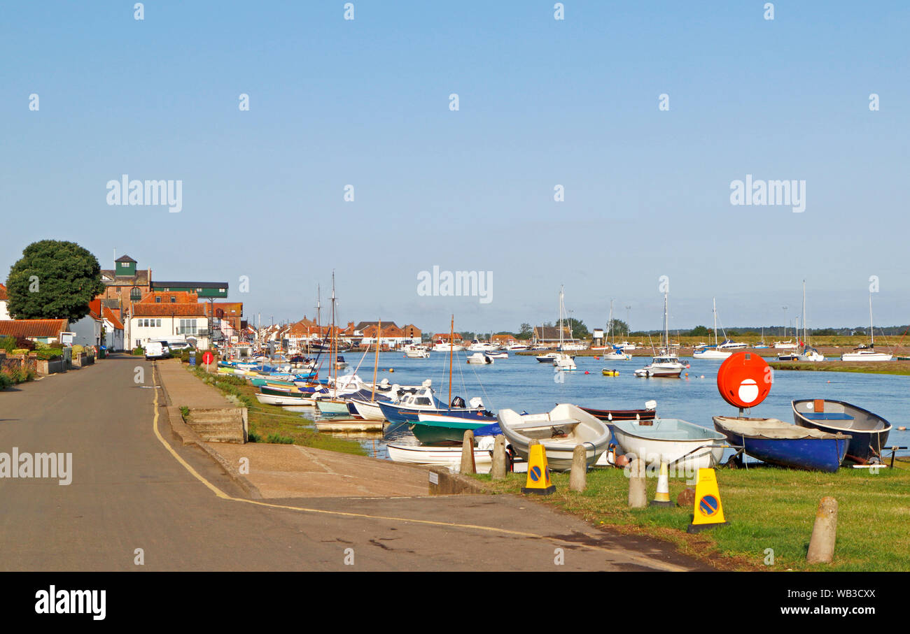 Small boats channel hi-res stock photography and images - Alamy