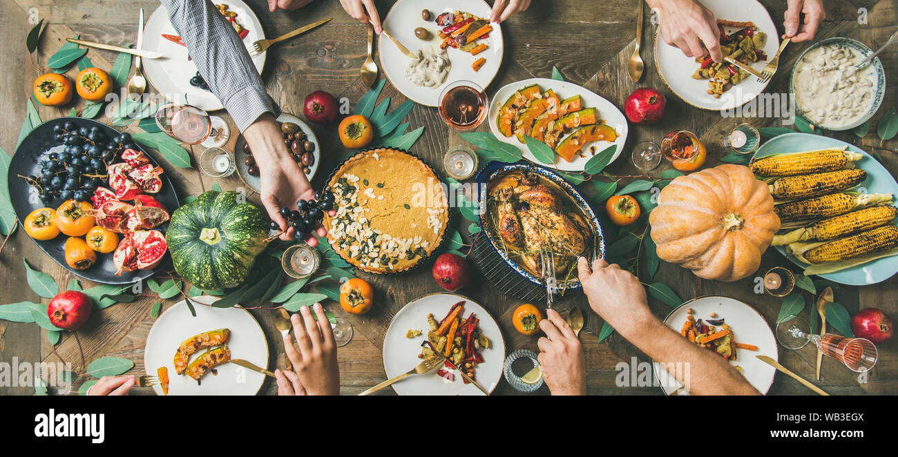 Family friends feasting hi-res stock photography and images - Alamy