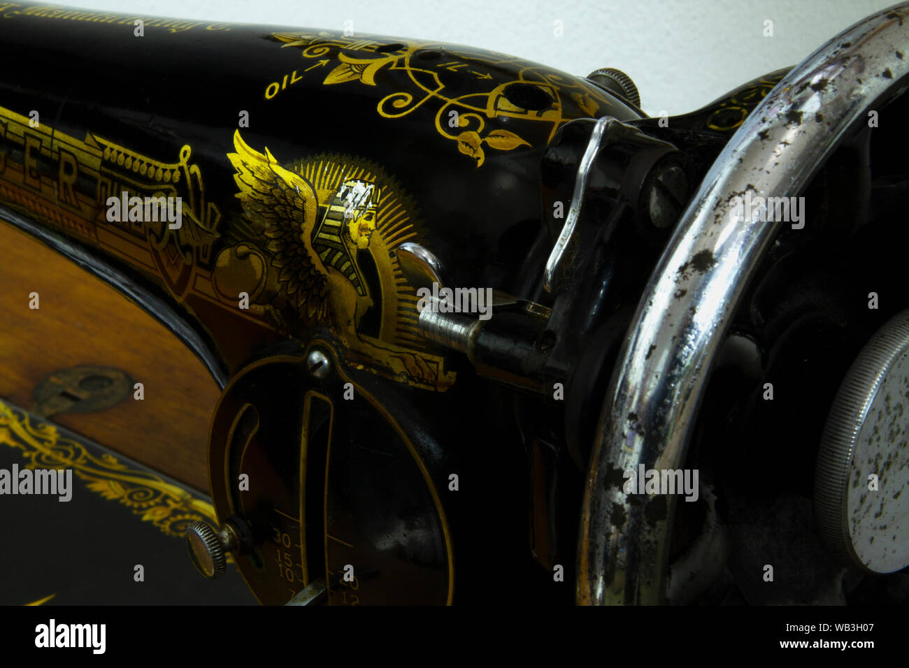 Singer Antique Sewing Machine High Resolution Stock Photography and ...