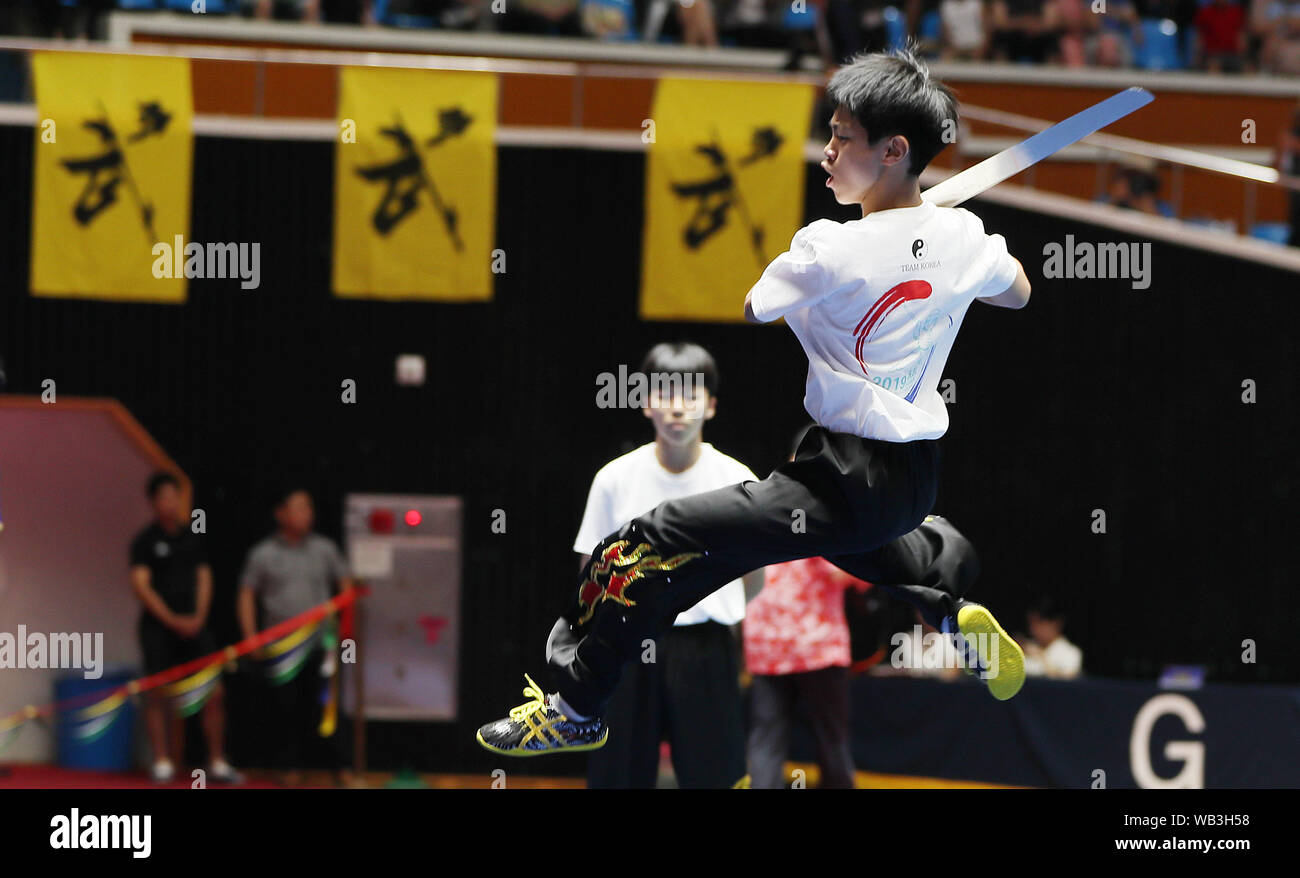 Int'l wushu competition in Jeju A South Korean wushu practitioner ...