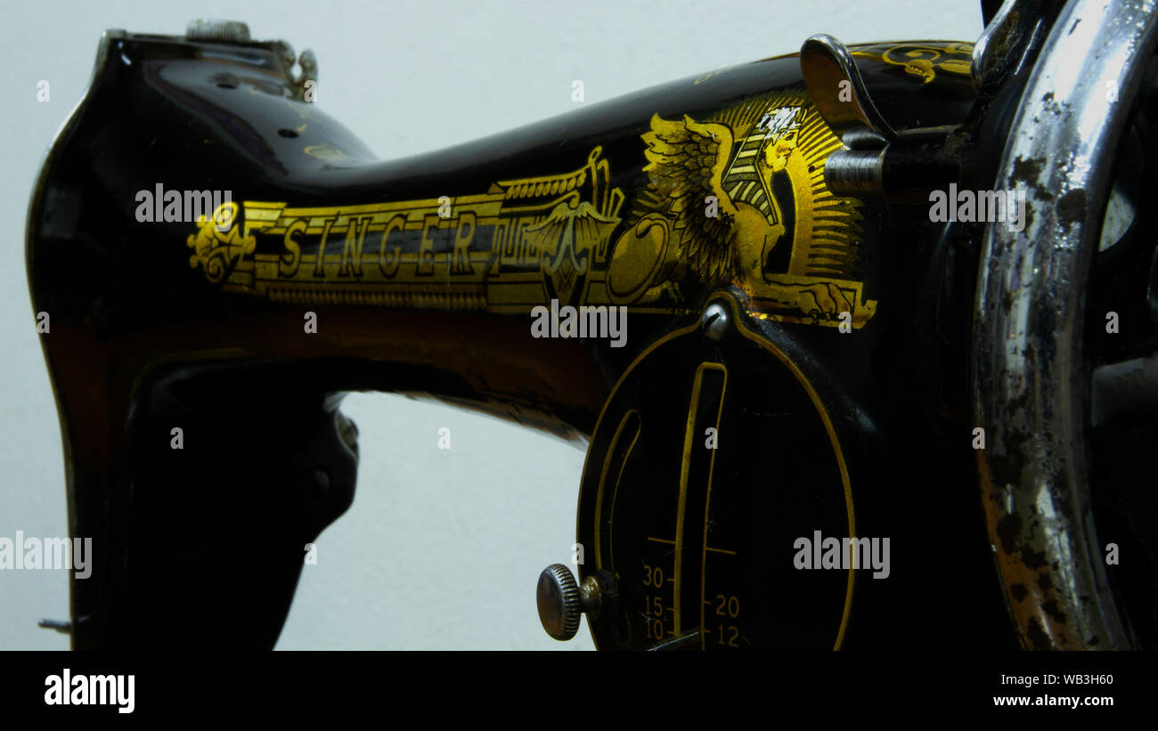 Antique Singer Egyptian Golden Sphinx Model 15 66 Sewing Machine C 1908 ...