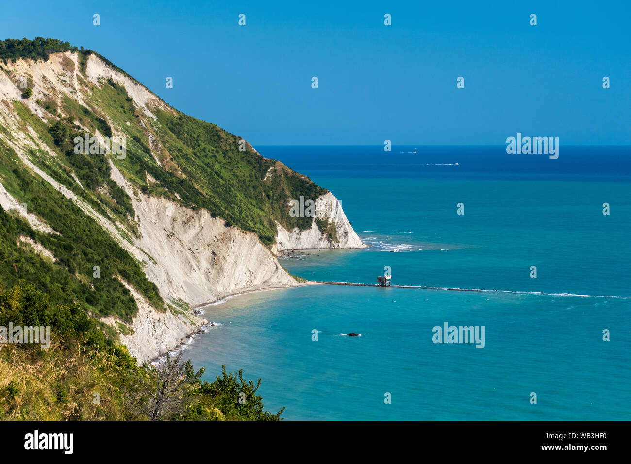 The Mezzavalle beach in the Conero area near Ancona during the summer ...