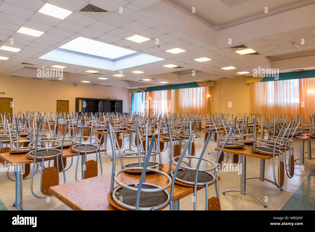Empty school cafeteria hi-res stock photography and images - Alamy