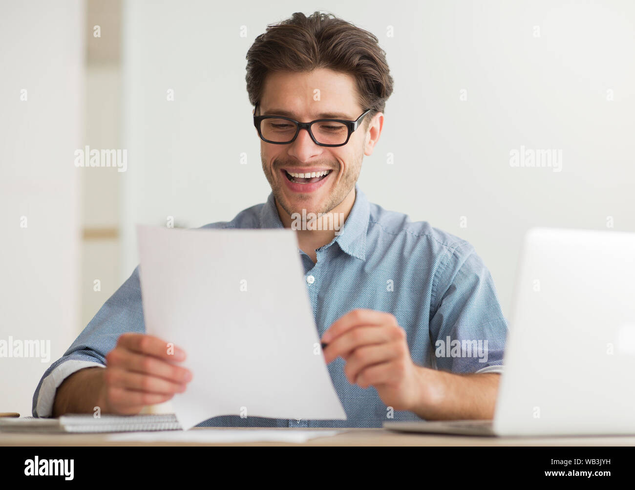 Indoor people hi-res stock photography and images - Alamy