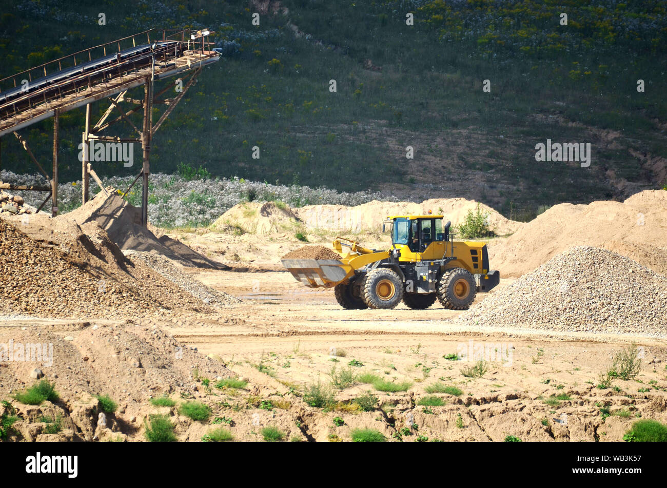Heavy front-end loader or all-wheel bulldozer for mechanization of ...