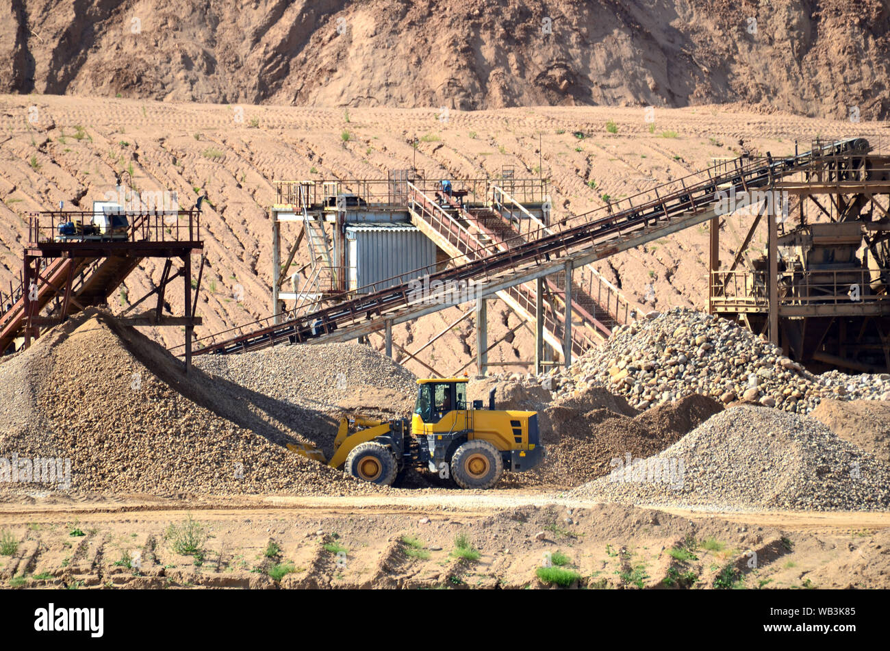 Heavy front-end loader or all-wheel bulldozer for mechanization of ...