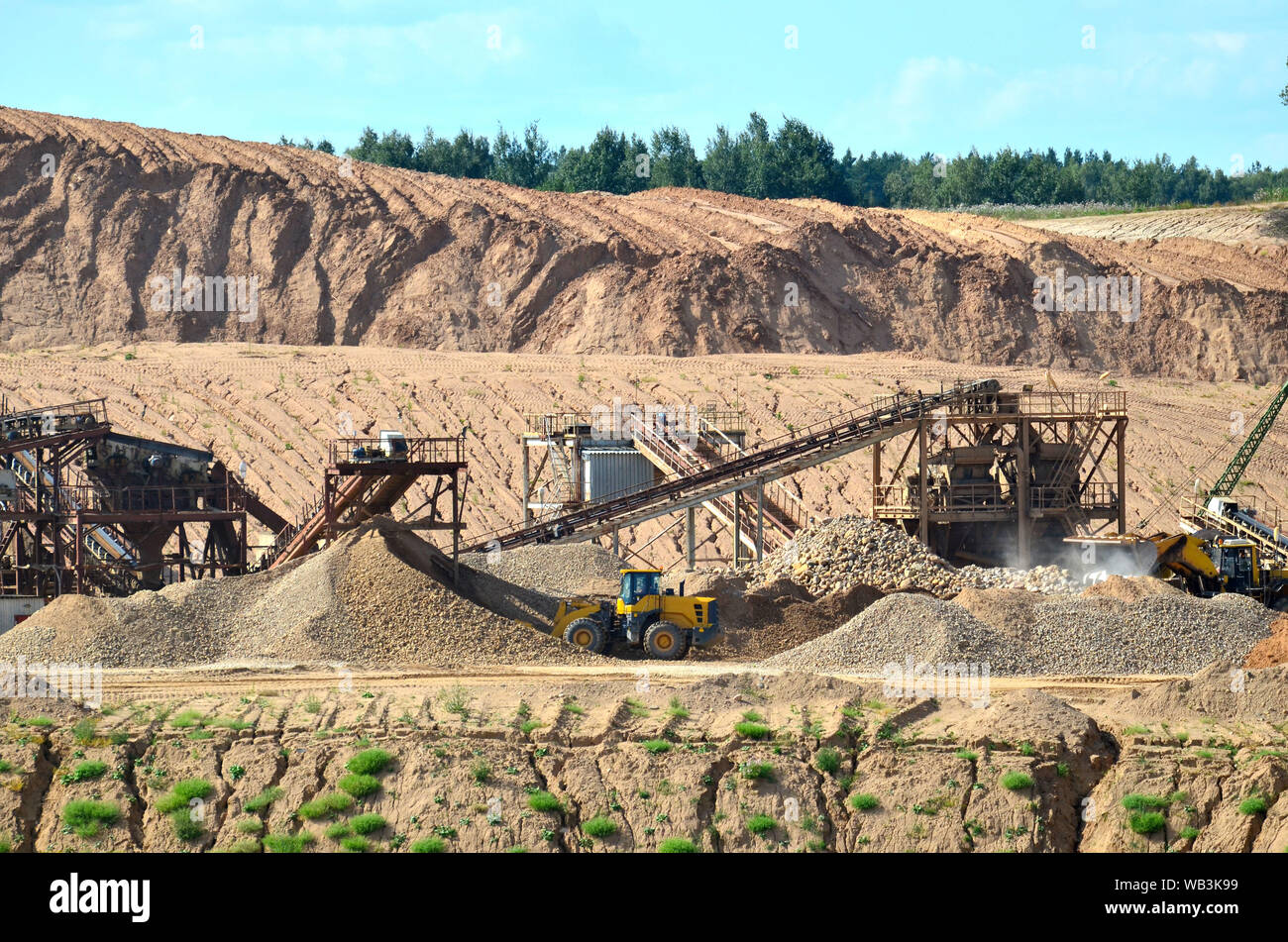Heavy front-end loader or all-wheel bulldozer for mechanization of ...