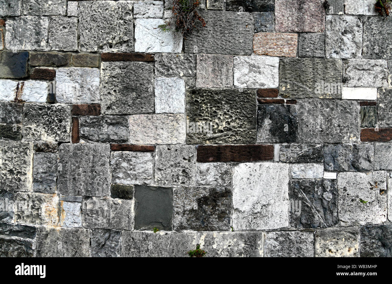 How to build a block wall hi-res stock photography and images - Alamy