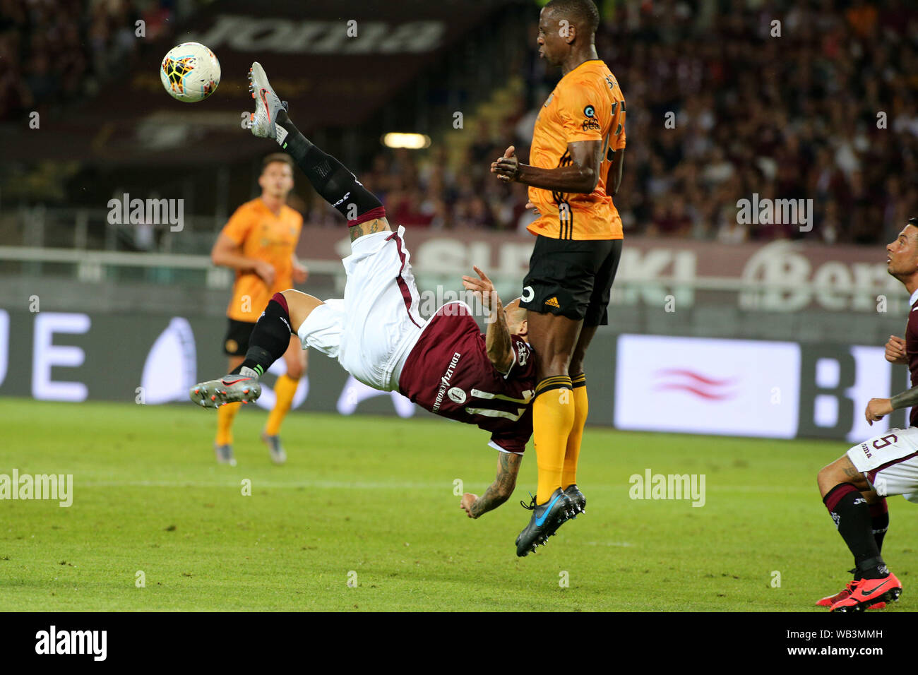 Simone zaza overhead kick hi-res stock photography and images - Alamy