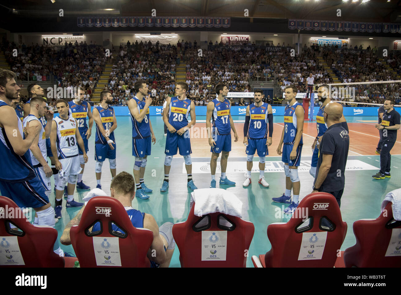 Italian volleyball national team hi-res stock photography and images ...