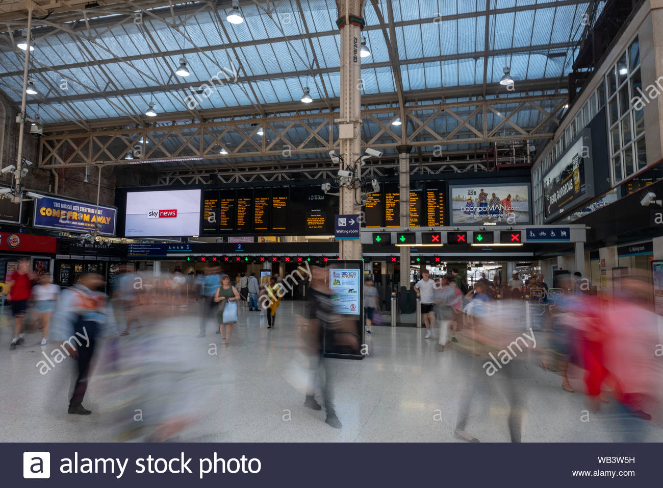 Concourse Charing Cross Station High Resolution Stock Photography and ...