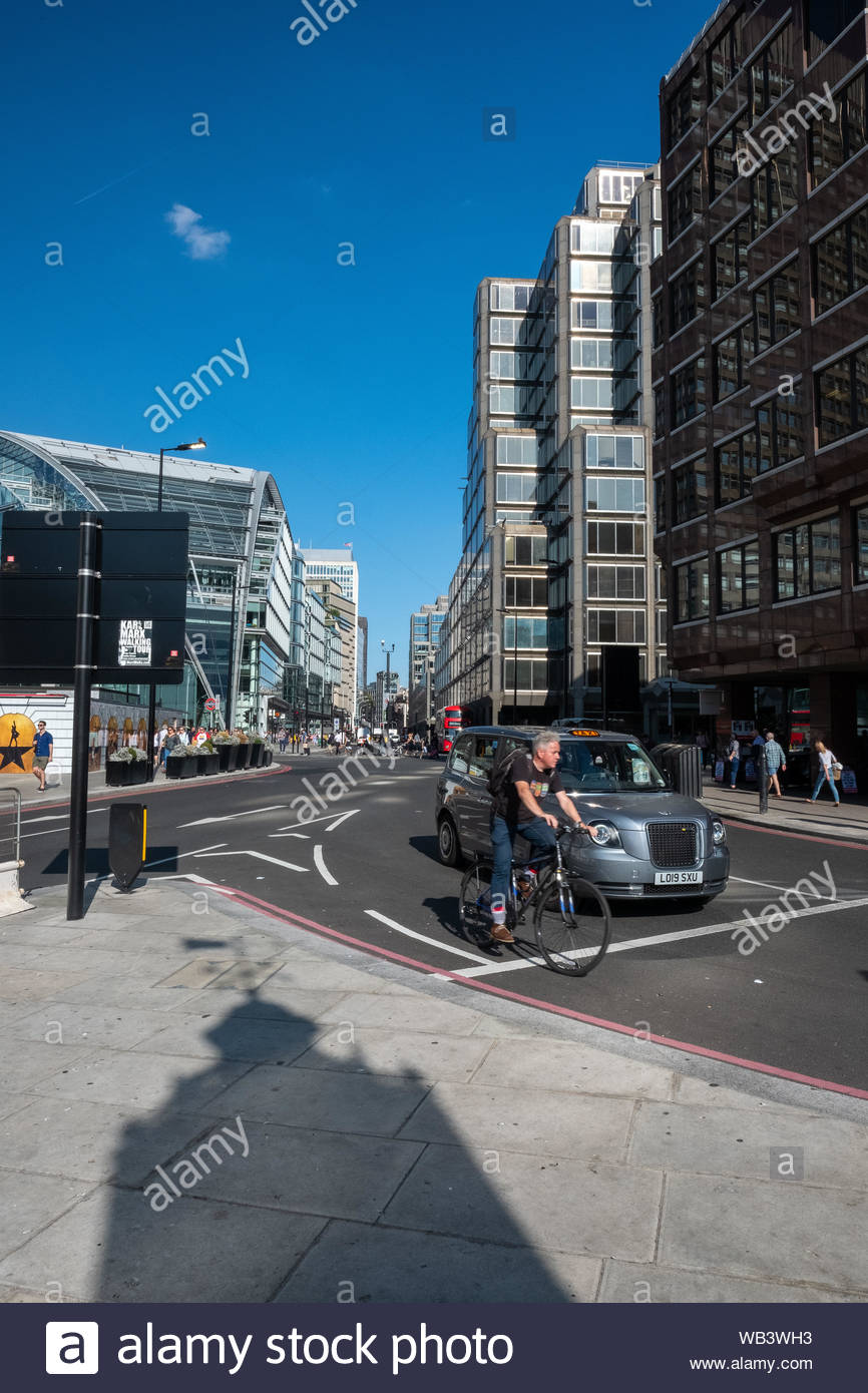 Victoria Station Clock High Resolution Stock Photography and Images - Alamy