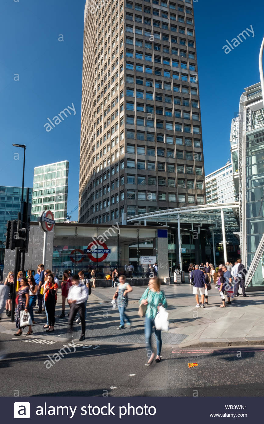 Victoria Station Clock High Resolution Stock Photography and Images - Alamy