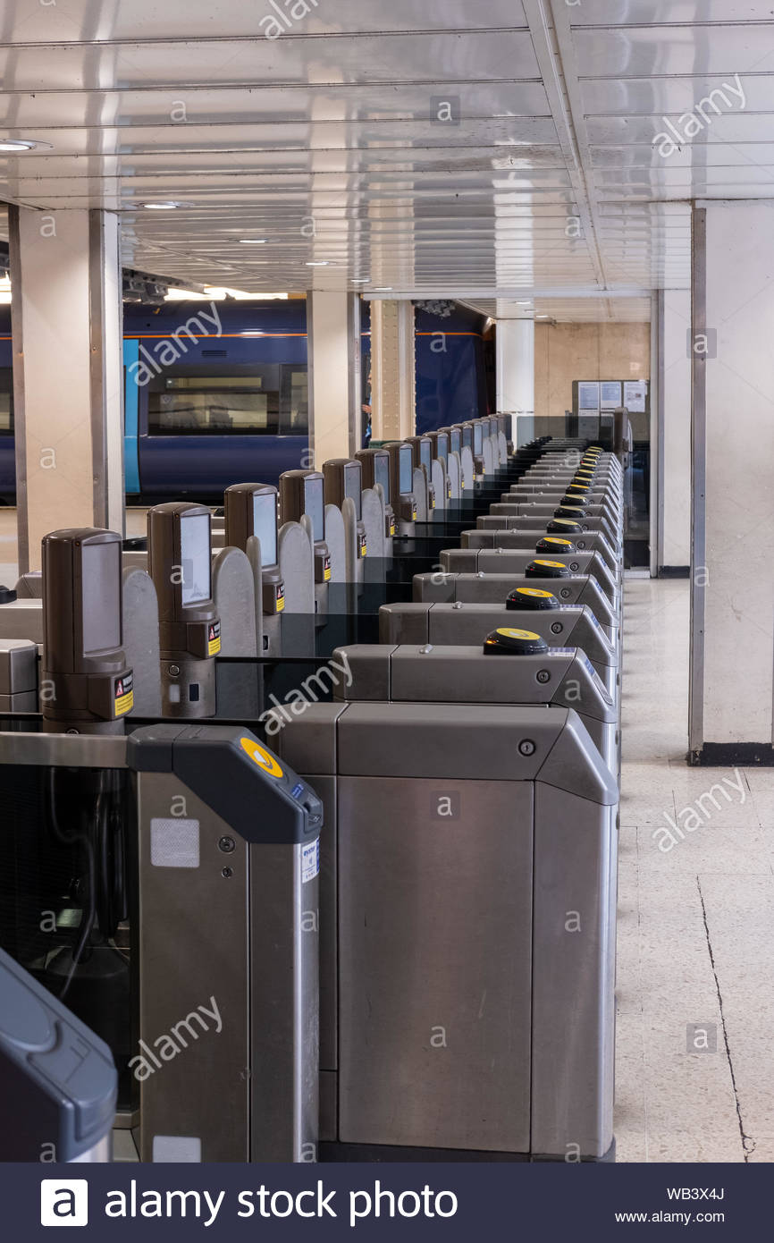 Oyster Card Reader Stock Photos & Oyster Card Reader Stock Images - Alamy