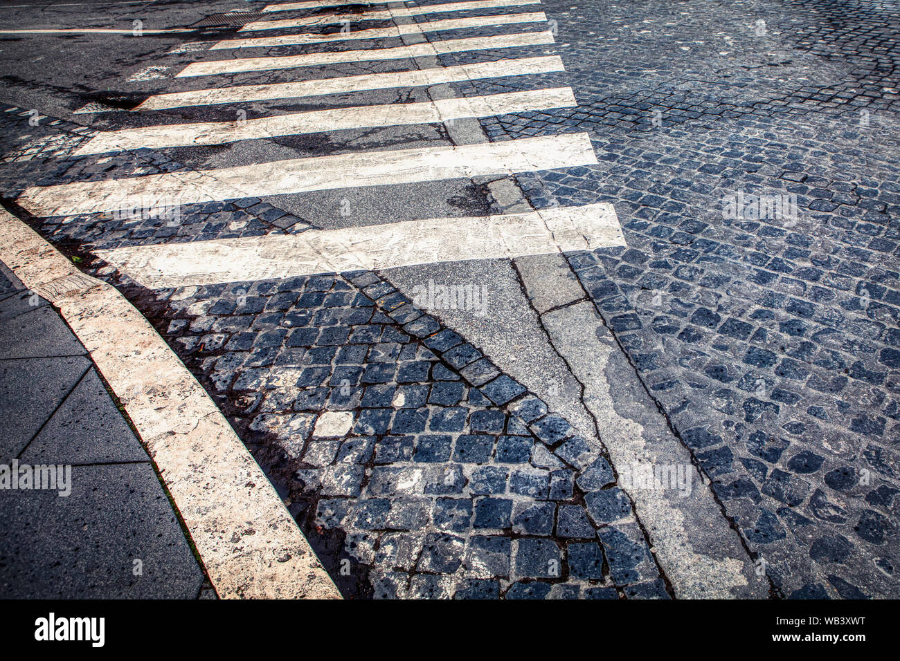 empty crosswalk pedestrian crossing the street Stock Photo - Alamy