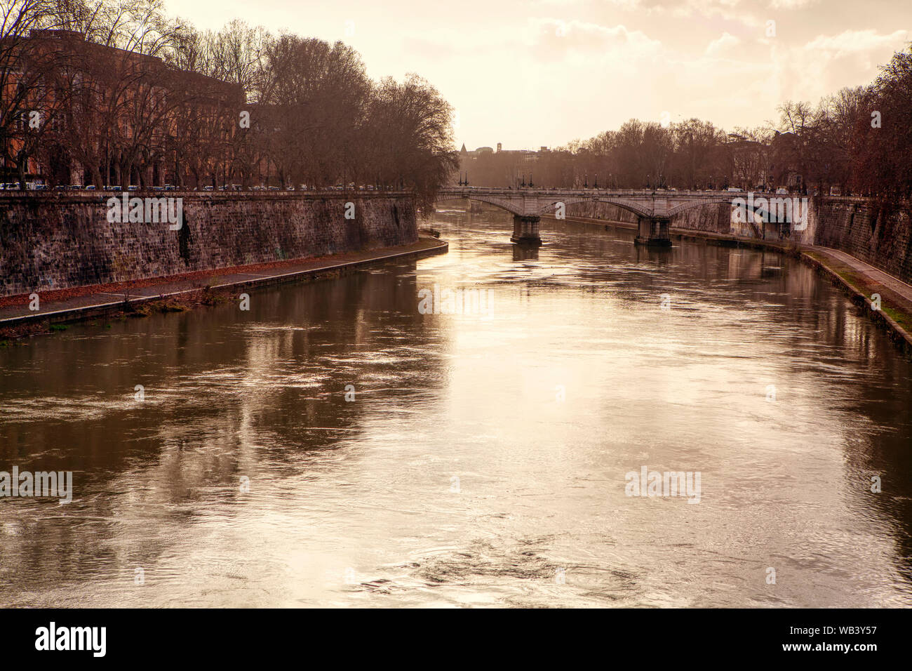 bridge over Tiber river in Rome Stock Photo - Alamy