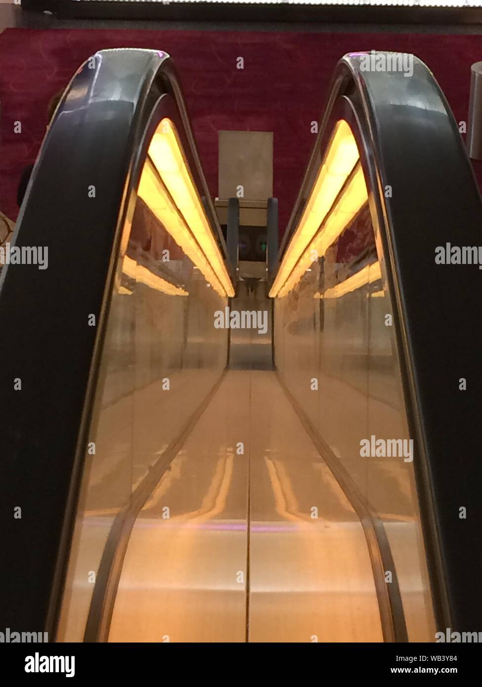 Escalators vector hi-res stock photography and images - Alamy