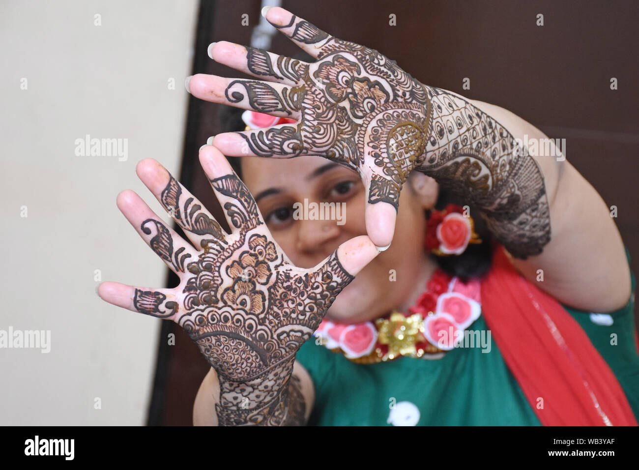 Mehndi disine hi-res stock photography and images - Alamy