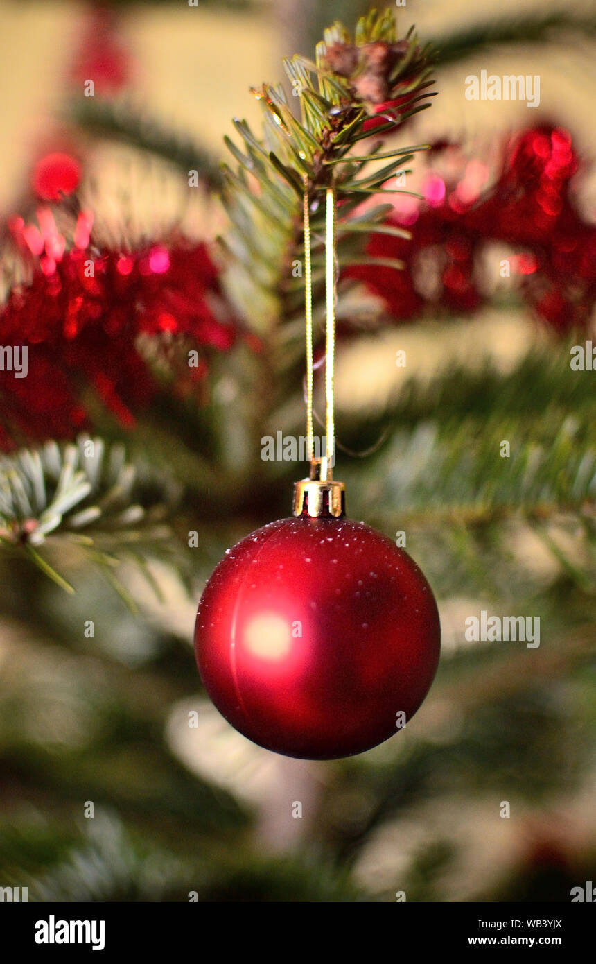 Red christmas home decor hi-res stock photography and images - Alamy