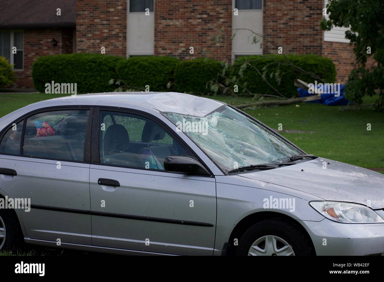 Smashed roof hi-res stock photography and images - Alamy
