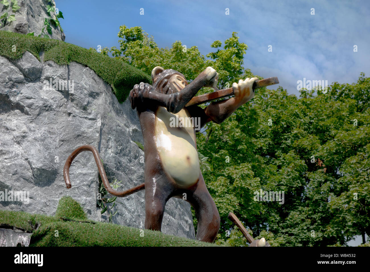 Brass monkey band hi-res stock photography and images - Alamy