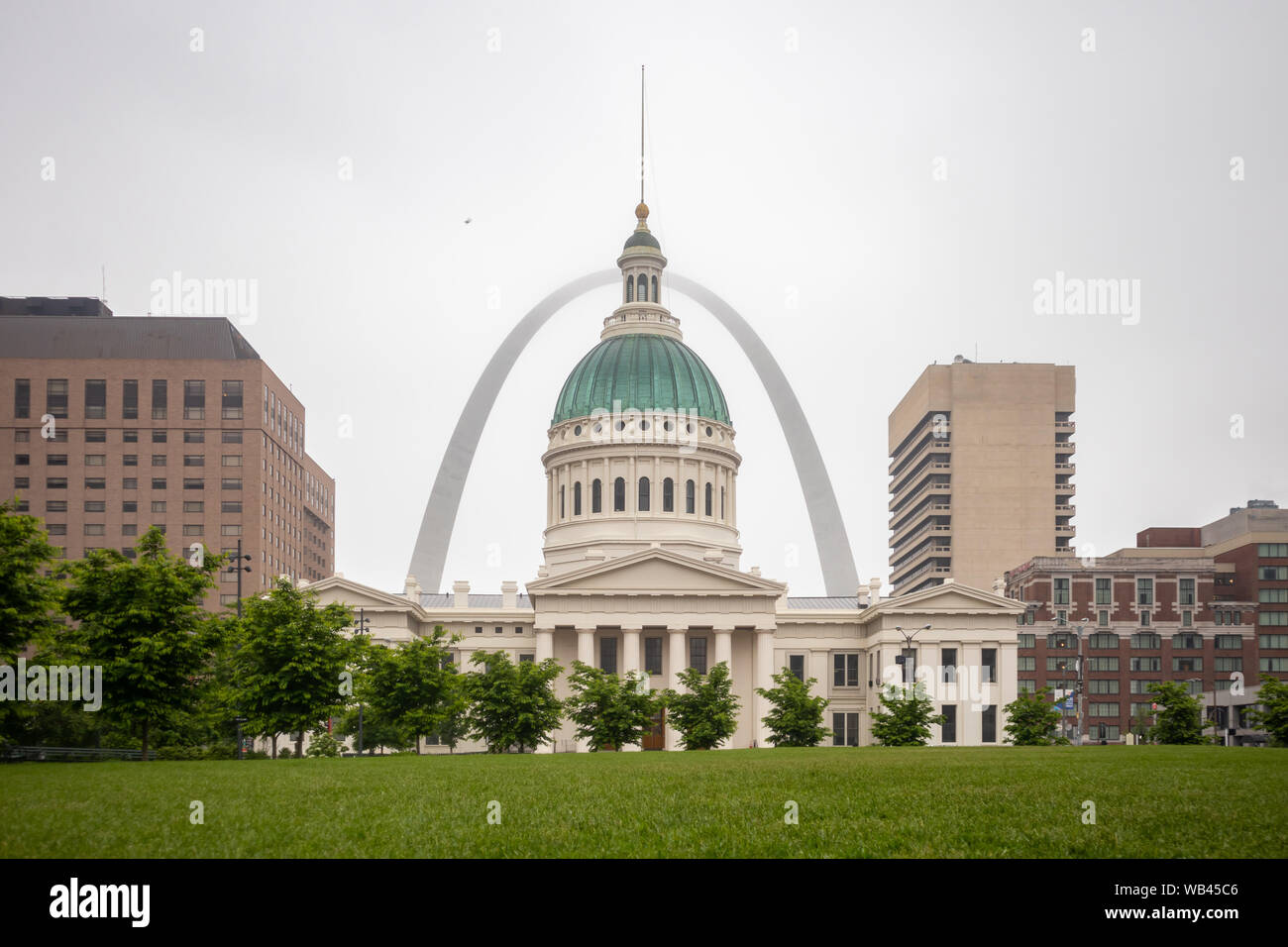 Downtown gateway arch buildings hi-res stock photography and images - Alamy