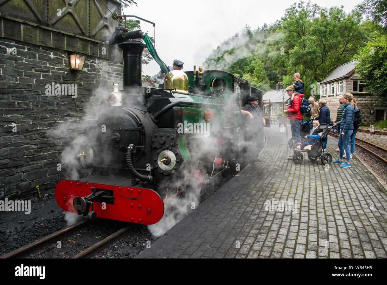 Linda steam locomotive on ffestiniog hi-res stock photography and ...