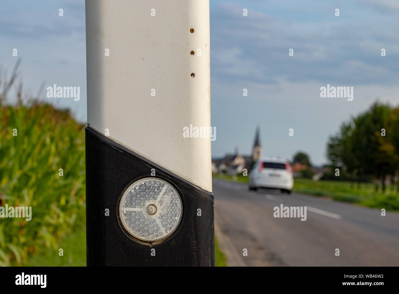 Highway reflector hi-res stock photography and images - Alamy