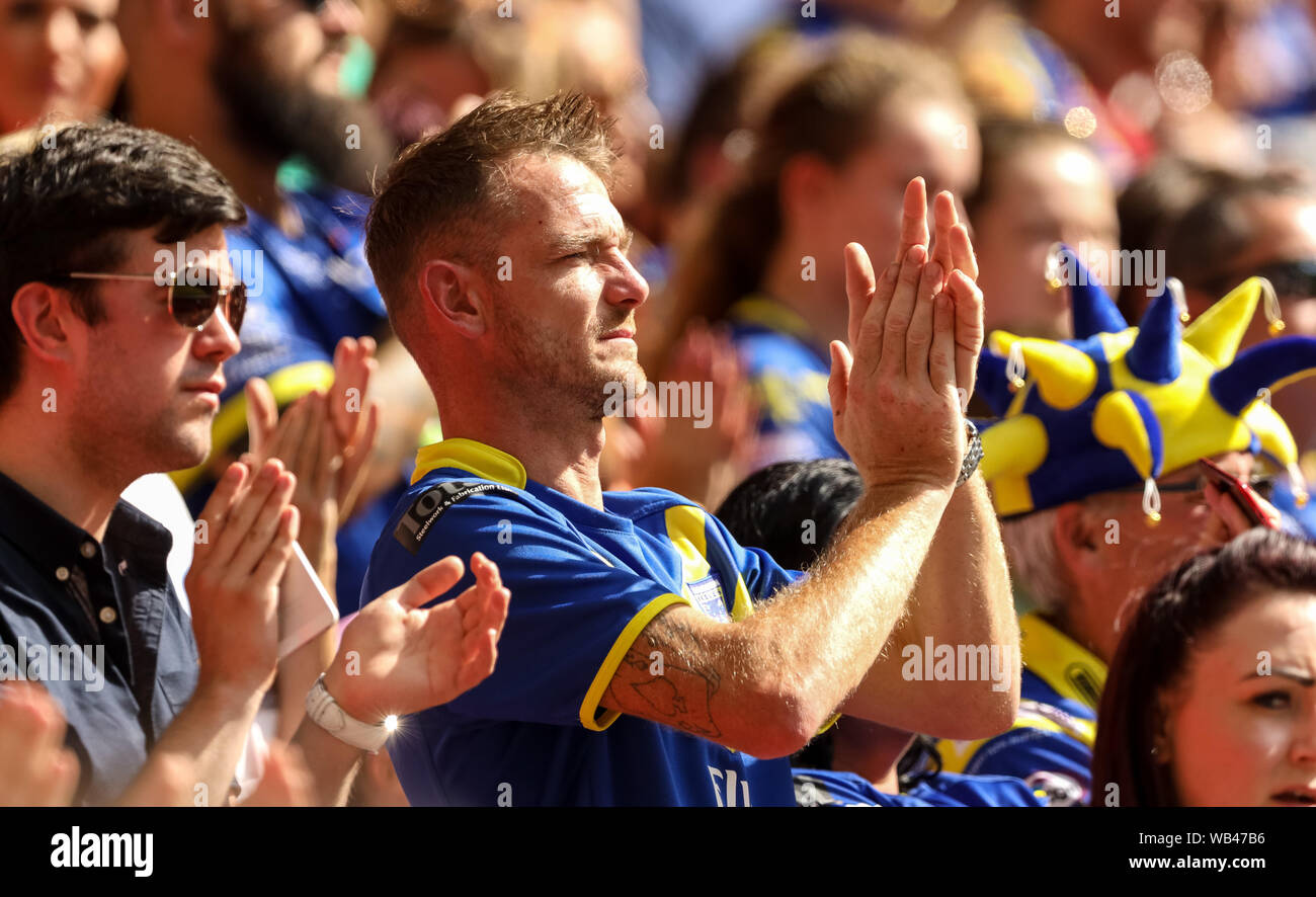A minute's applause in memory of Archie Bruce before the Coral ...