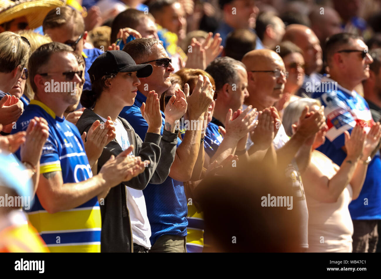 A minute's applause in memory of Archie Bruce before the Coral ...