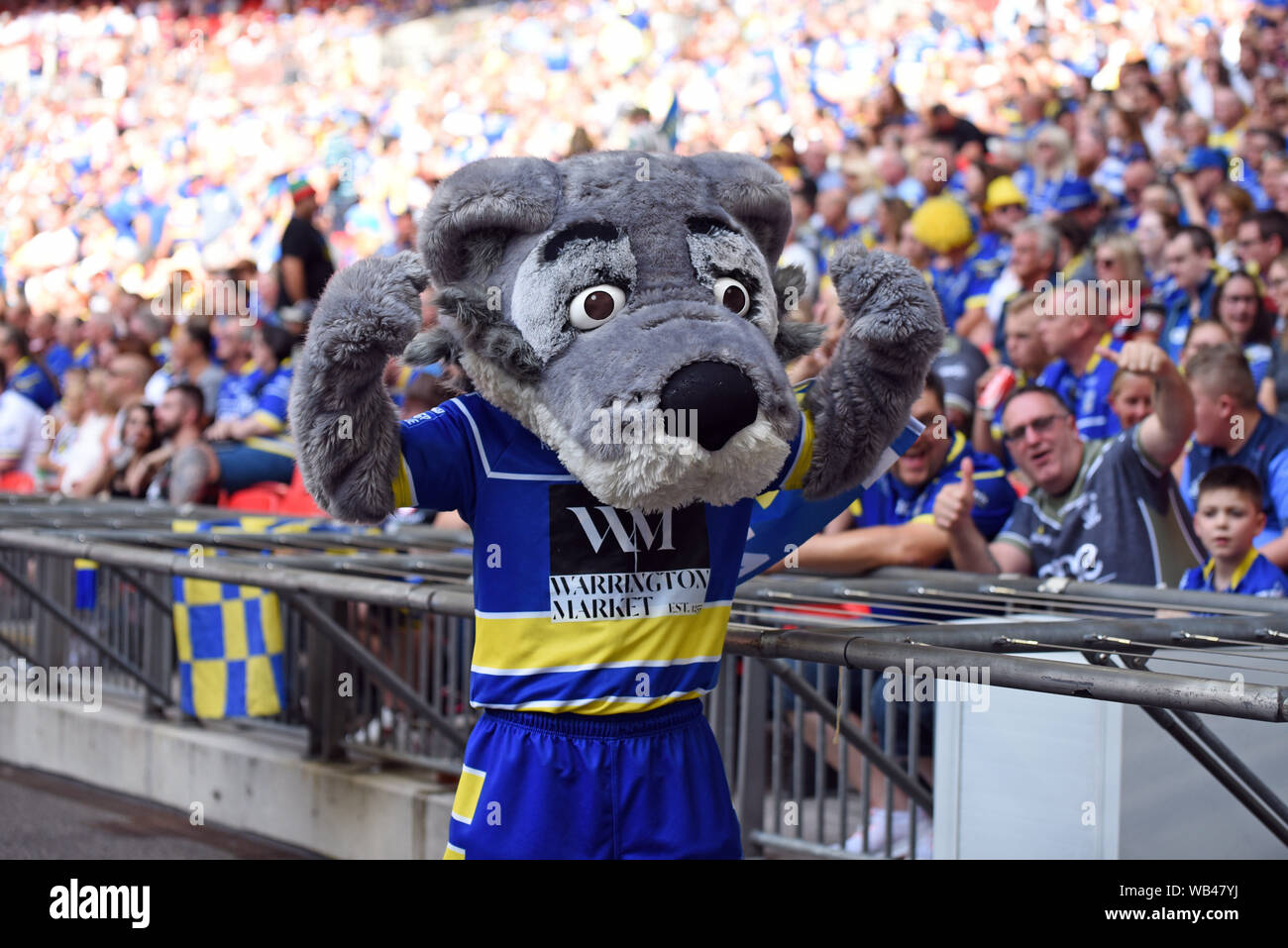 Wolves mascot hi-res stock photography and images - Alamy