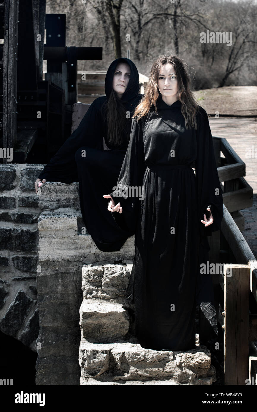 Wiccan ritual people hi-res stock photography and images - Alamy