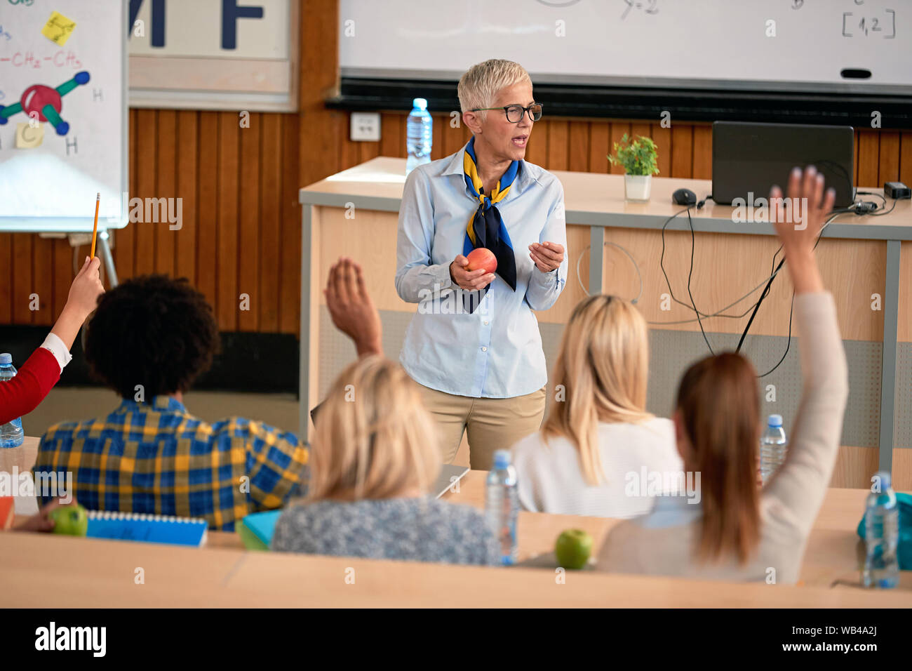 Professor discussion hi-res stock photography and images - Alamy