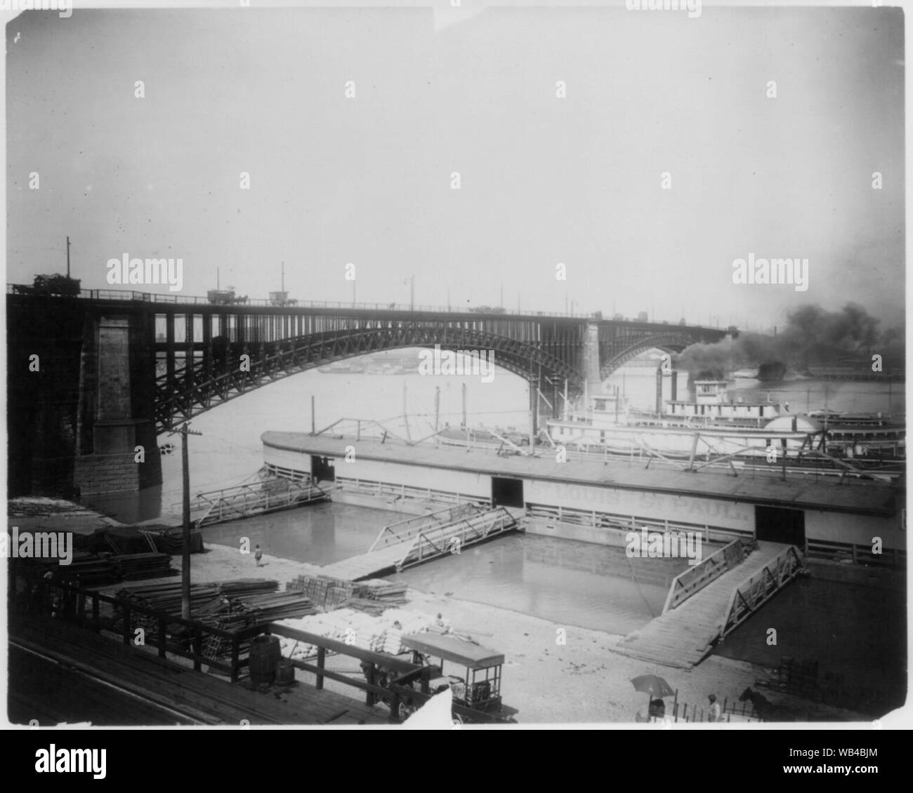 Eads bridge st louis Black and White Stock Photos & Images - Alamy