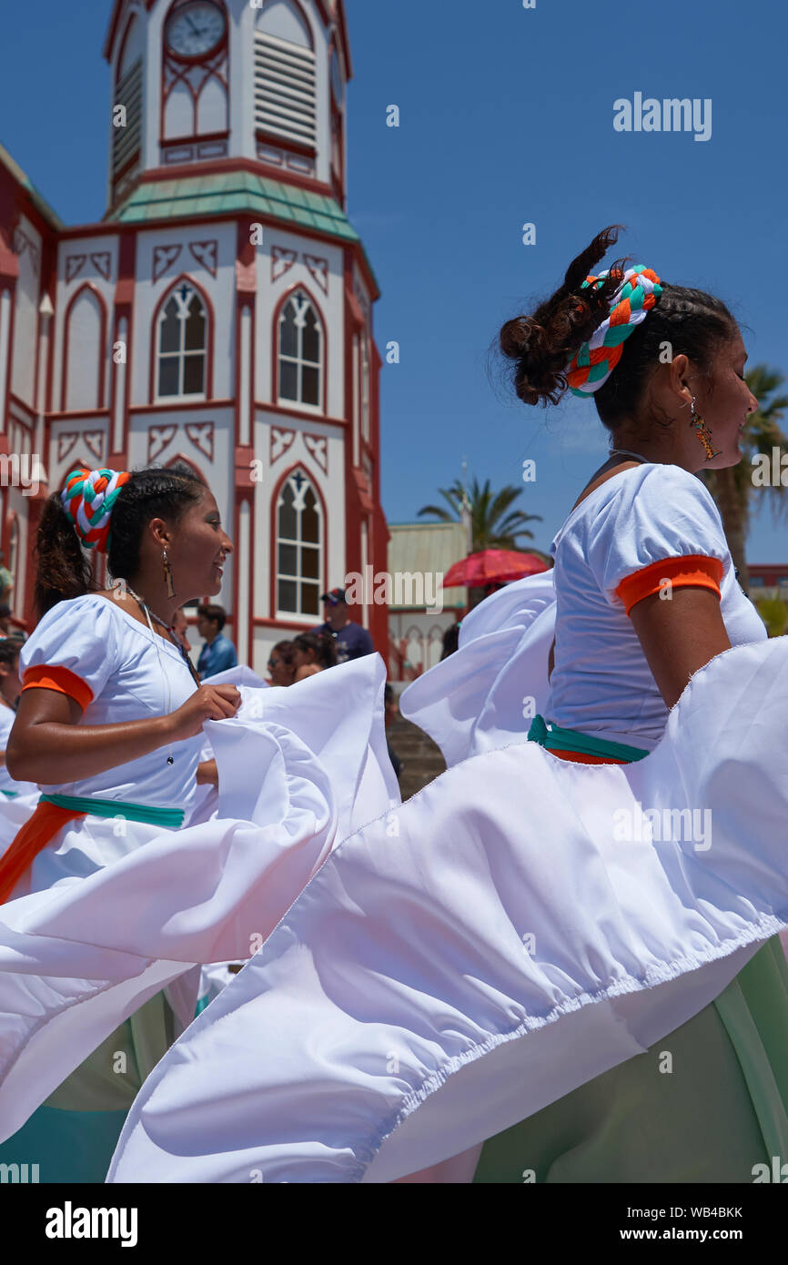 Group of dancers of Africa descent (Afrodescendiente) performing at the ...