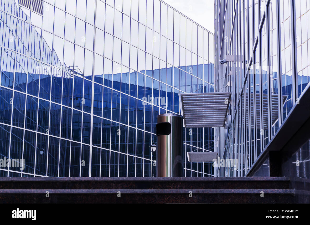 High tech architectural style hi-res stock photography and images - Alamy