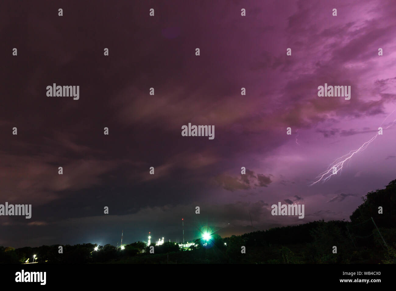 Bright lightning hi-res stock photography and images - Alamy