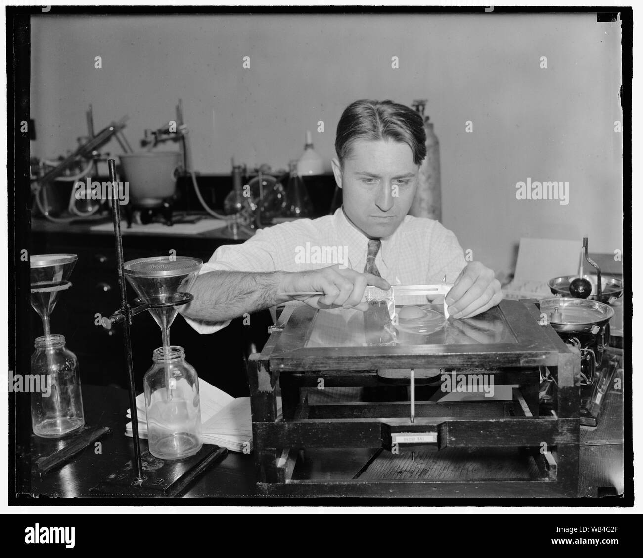 Egg white experiment Black and White Stock Photos & Images - Alamy