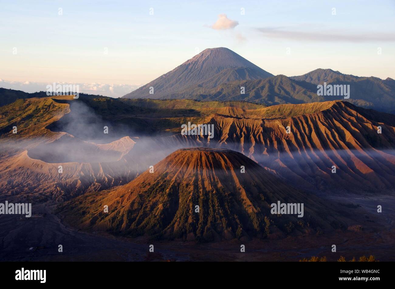 Volcano dawn hi-res stock photography and images - Alamy