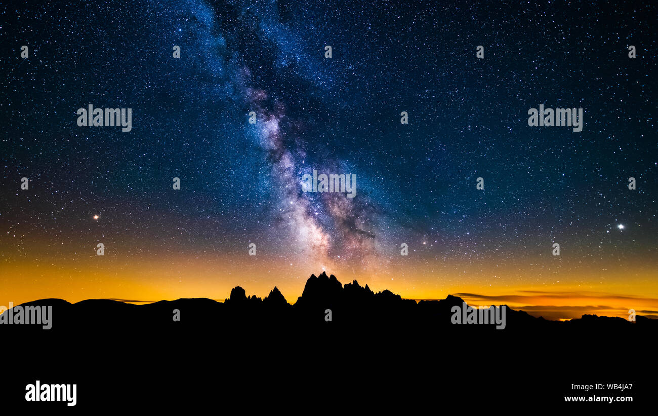 Milky way dolomites hi-res stock photography and images - Alamy