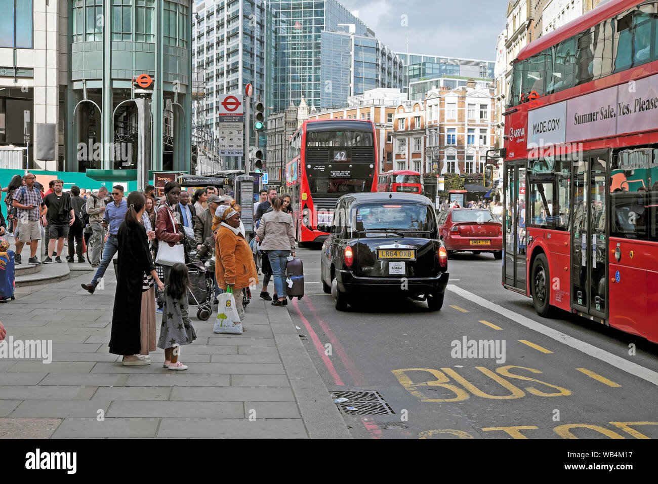 People on a busy bus outside liverpool street station hi-res stock ...