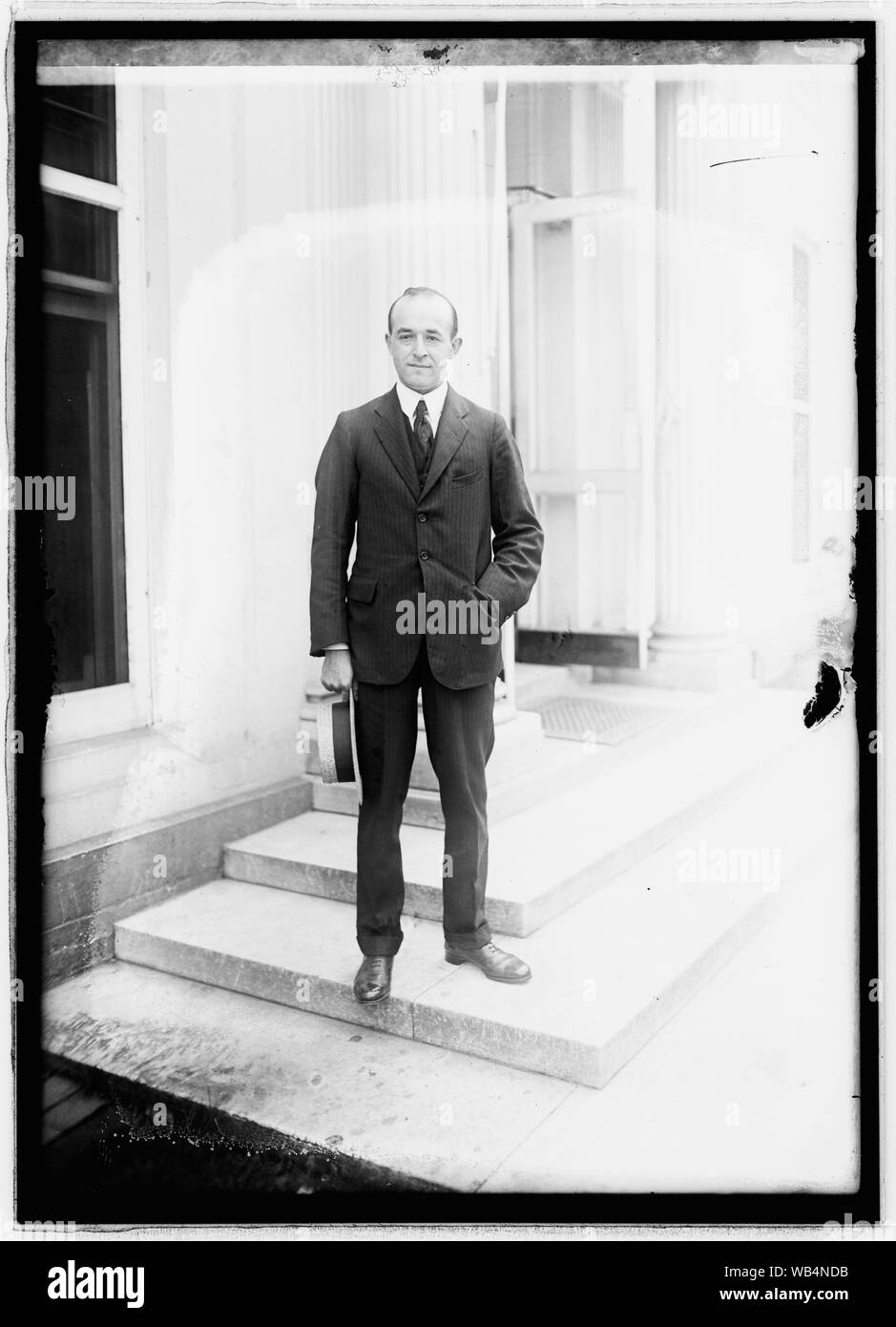 11 7 8 x 7 5 8 Black and White Stock Photos & Images - Alamy