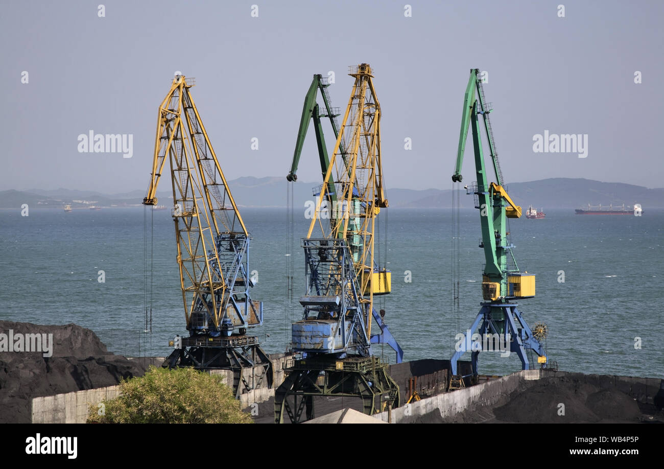 Nakhodka sea port hi-res stock photography and images - Alamy