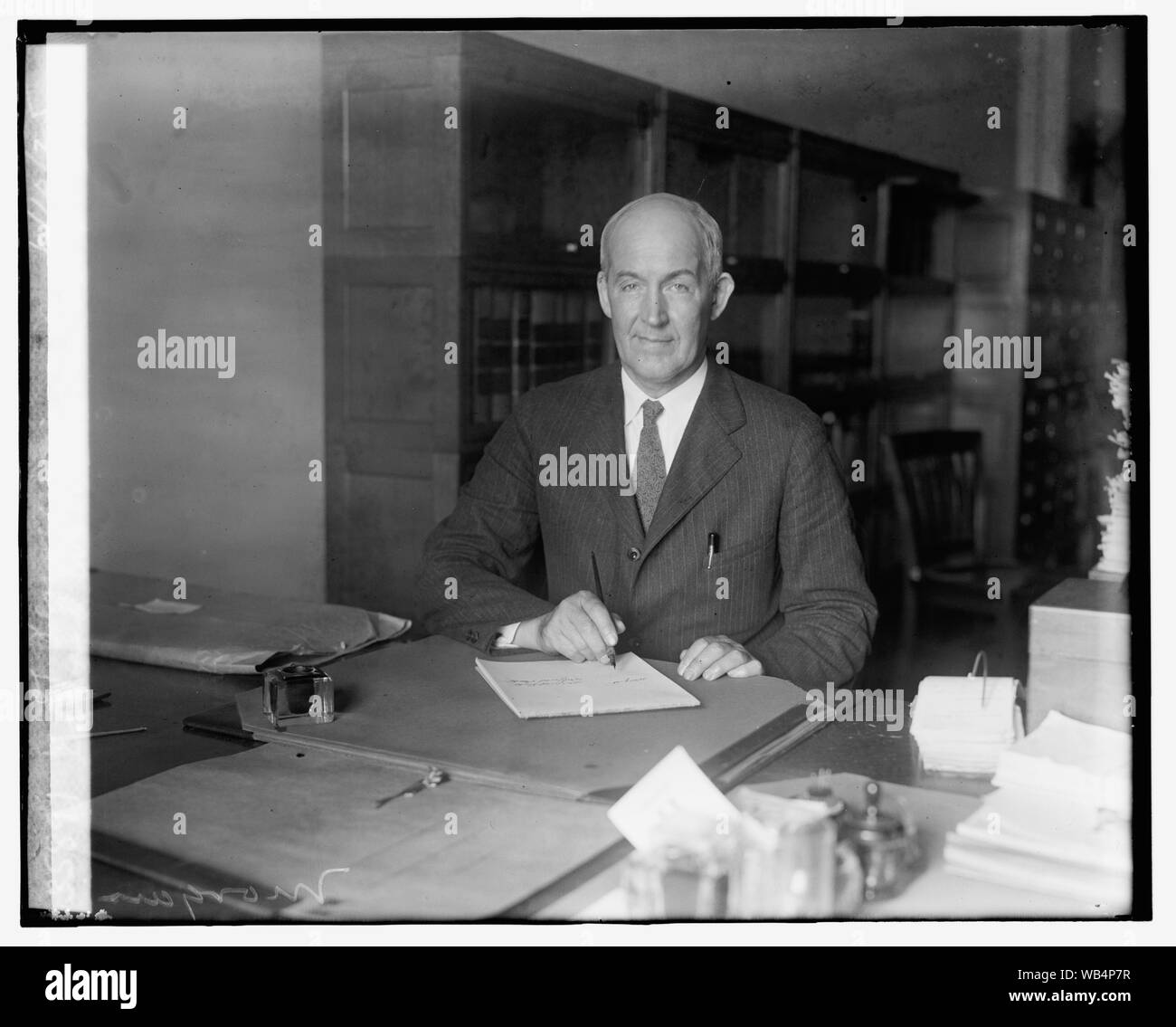 W 5 25 4 Black and White Stock Photos & Images - Alamy