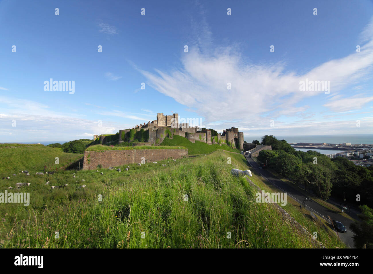 Dover castle background hi-res stock photography and images - Alamy